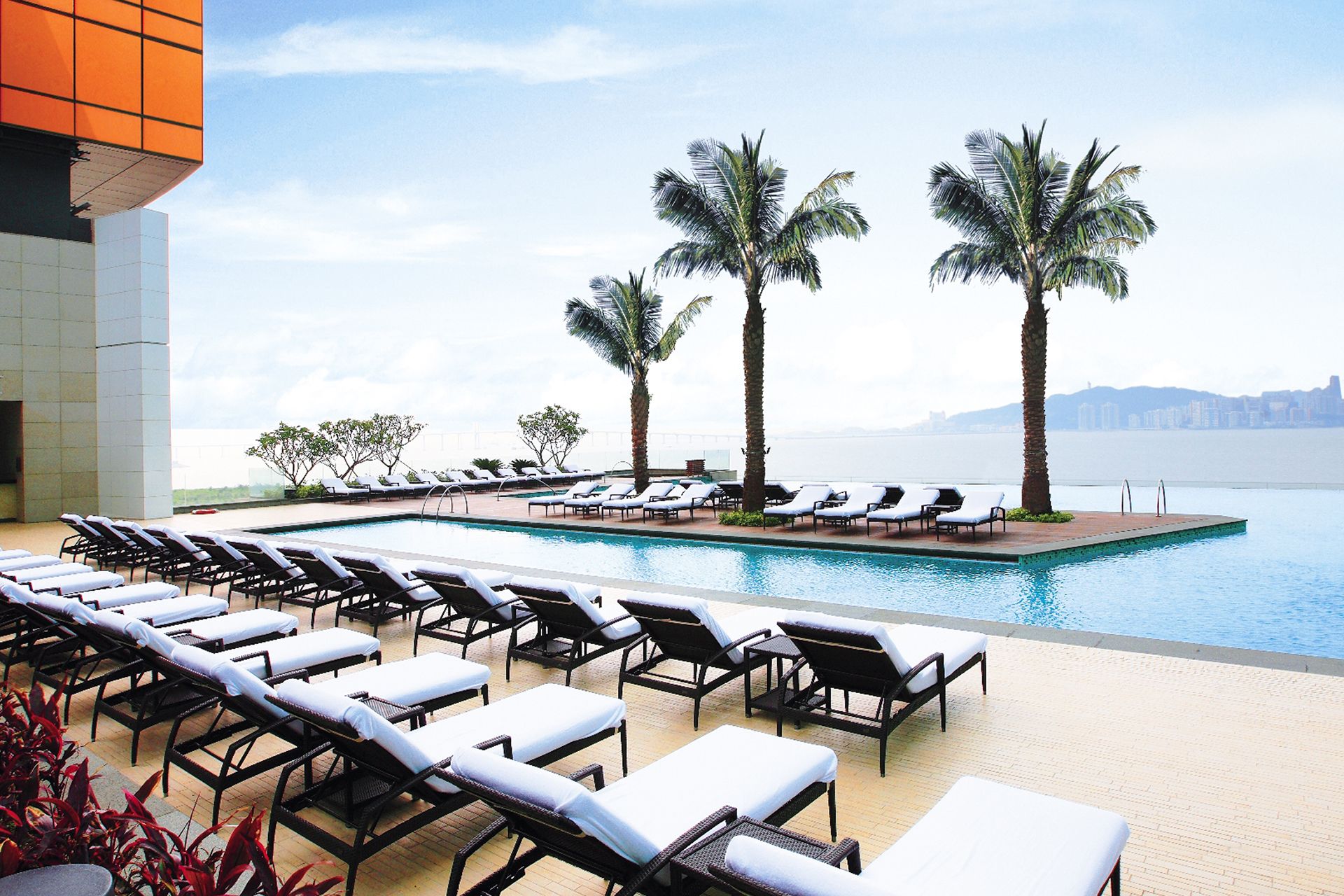 MGM Macau Infinity Pool – 180° Sea Views, Jacuzzi & Luxury Coastal ...
