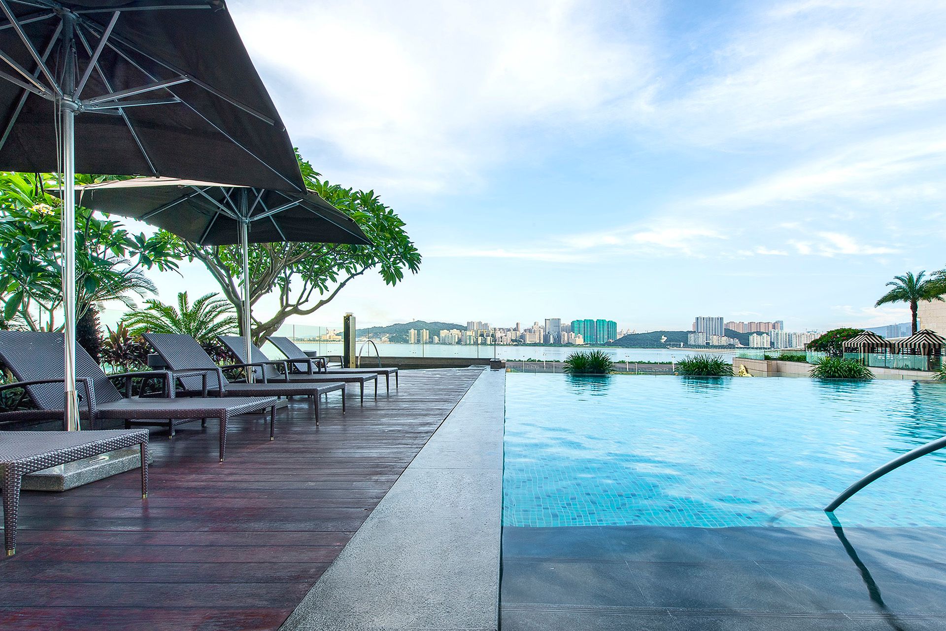 MGM Macau Infinity Pool – 180° Sea Views, Jacuzzi & Luxury Coastal Relaxation