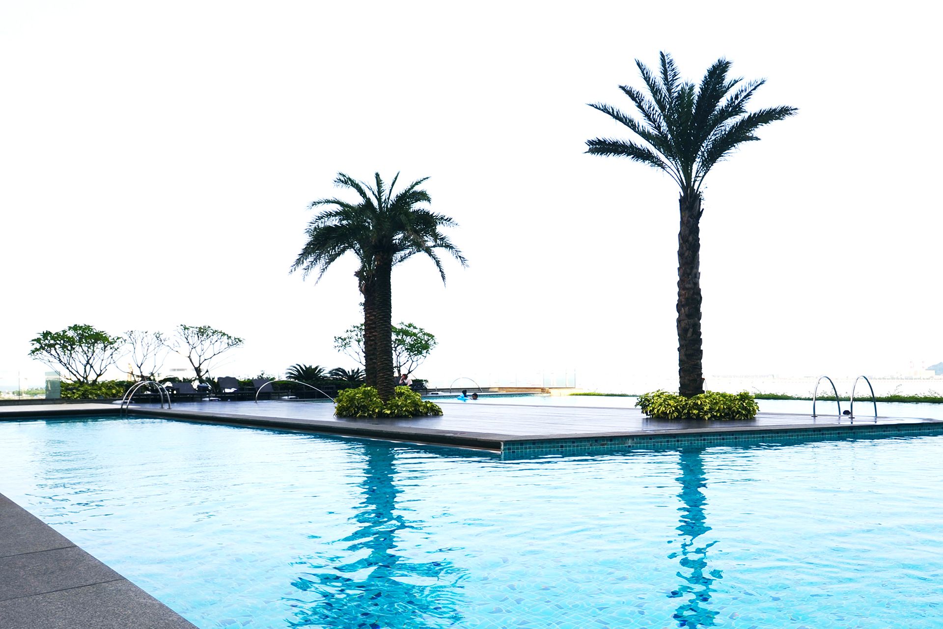 MGM Macau Infinity Pool – 180° Sea Views, Jacuzzi & Luxury Coastal ...