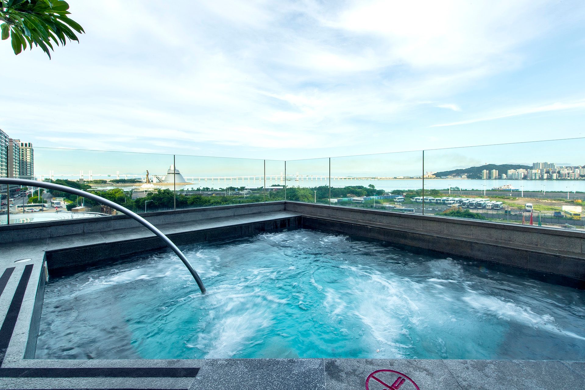 MGM Macau Infinity Pool – 180° Sea Views, Jacuzzi & Luxury Coastal ...